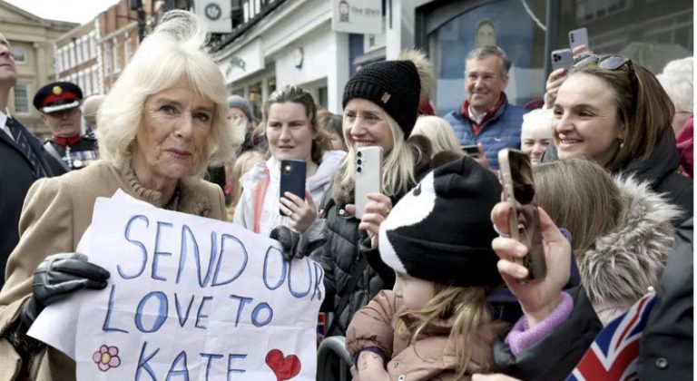 Dua Anak Perempuan Titipkan Surat Cinta Pada Ratu Camilla untuk Kate ...